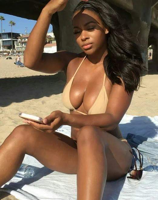 Gorgeous Ebony | Scrolller