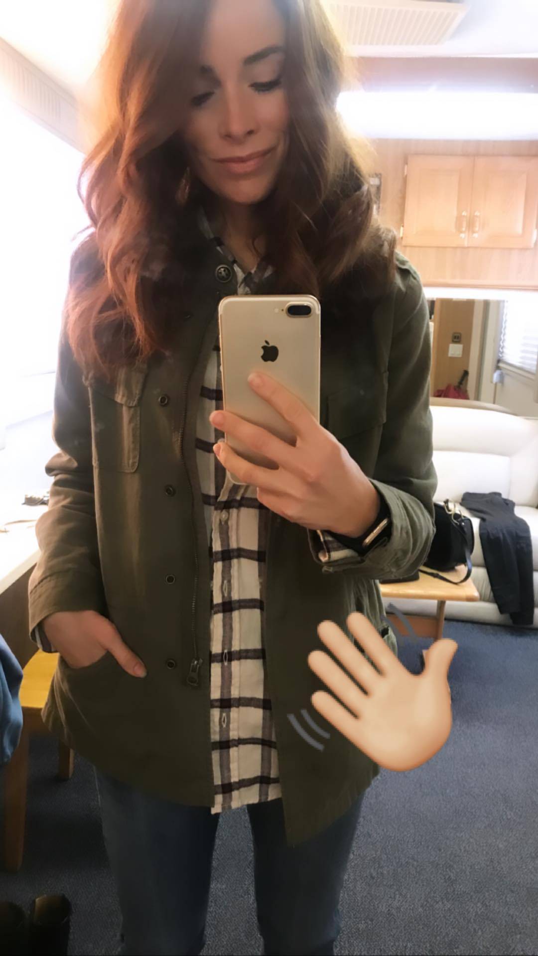 gorgeous mirror selfie in her on set trailer | Scrolller