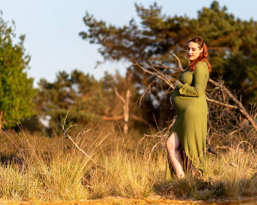 Gorgeous redhead | Scrolller