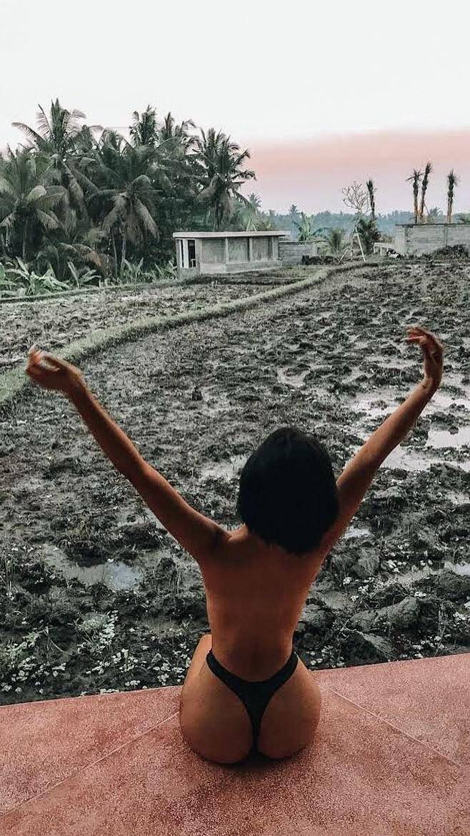 Grayscale | Scrolller