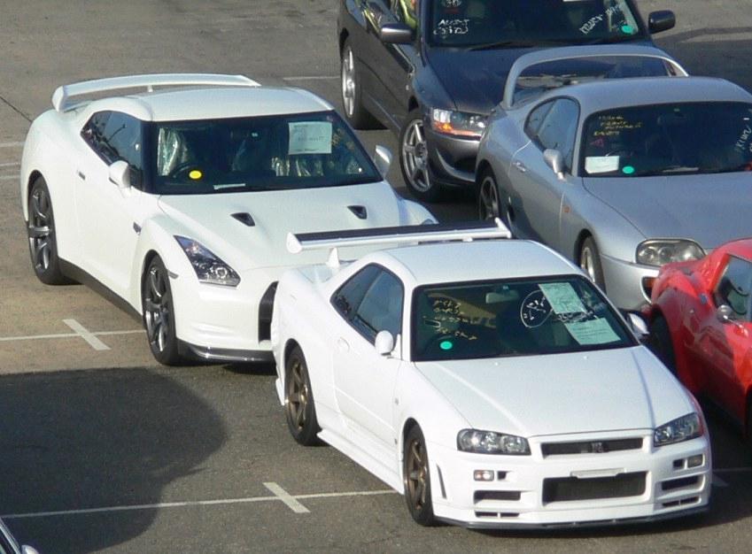 GTR R35 / R34 size comparison | Scrolller