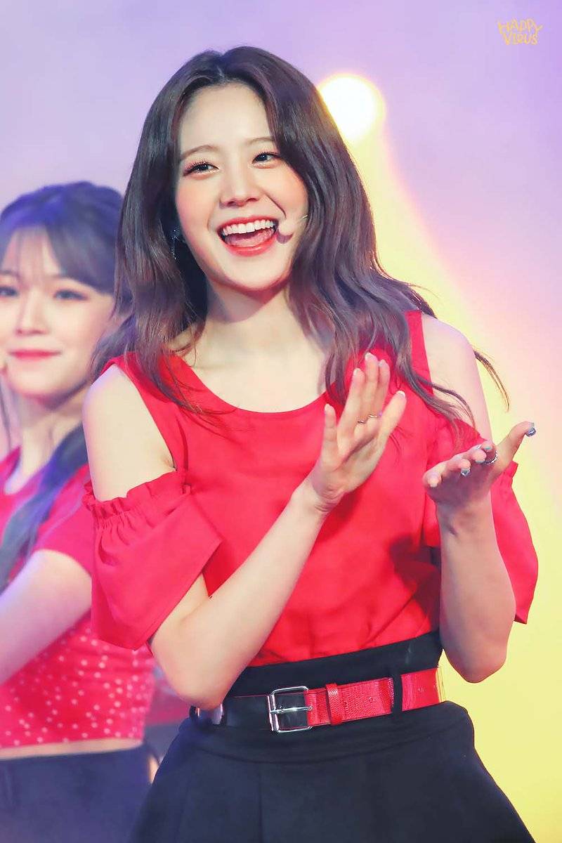 Gyuri clap | Scrolller