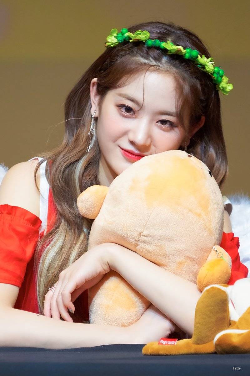 Gyuri Wrecking Me This Comeback | Scrolller