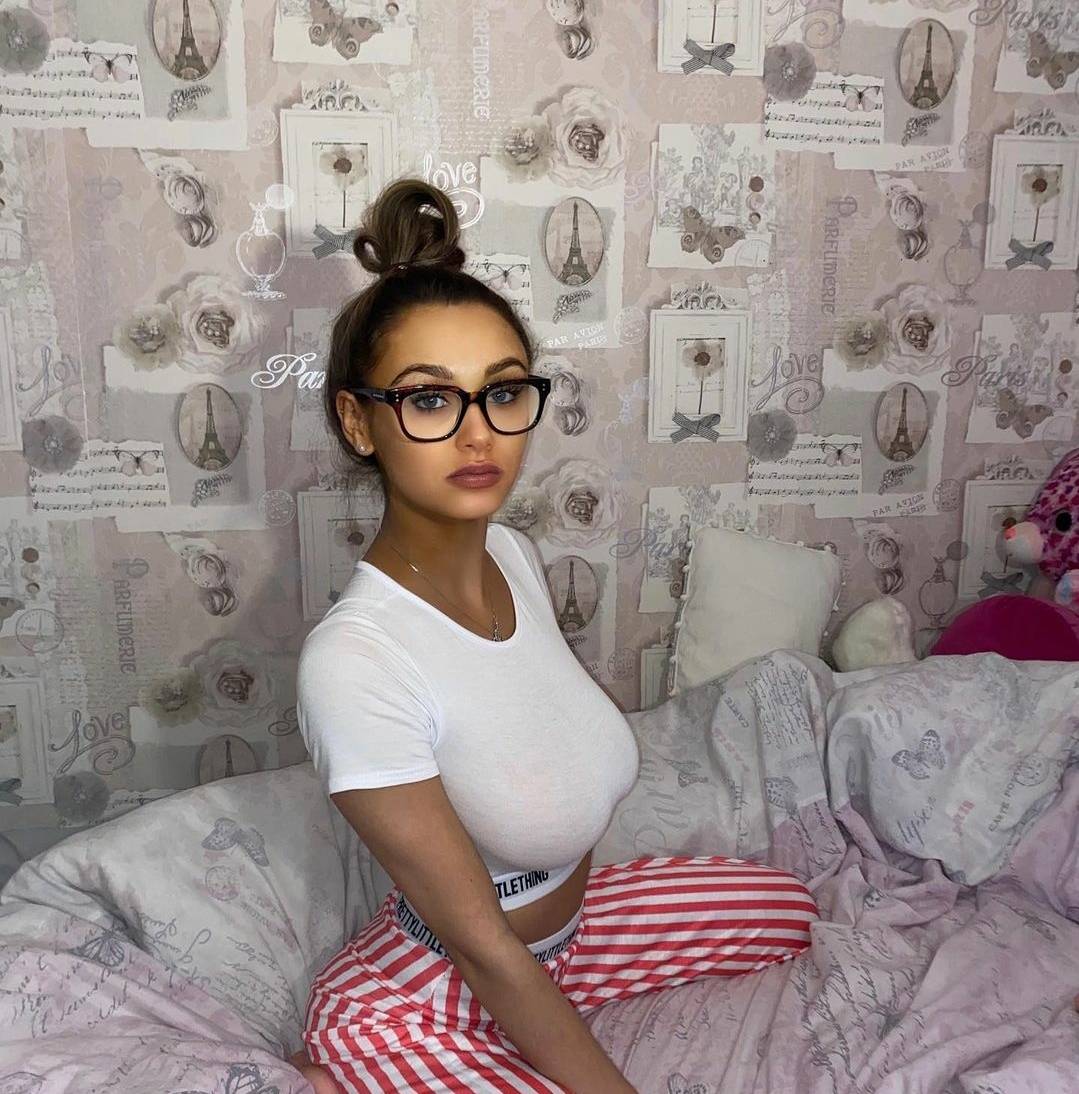 Hair bun | Scrolller