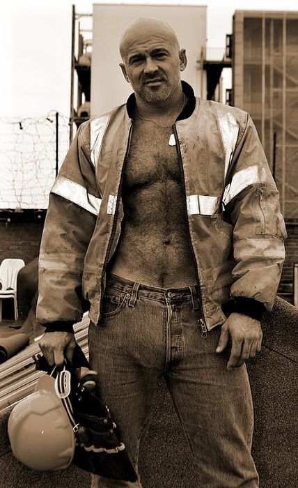 Hairy chest construction worker | Scrolller