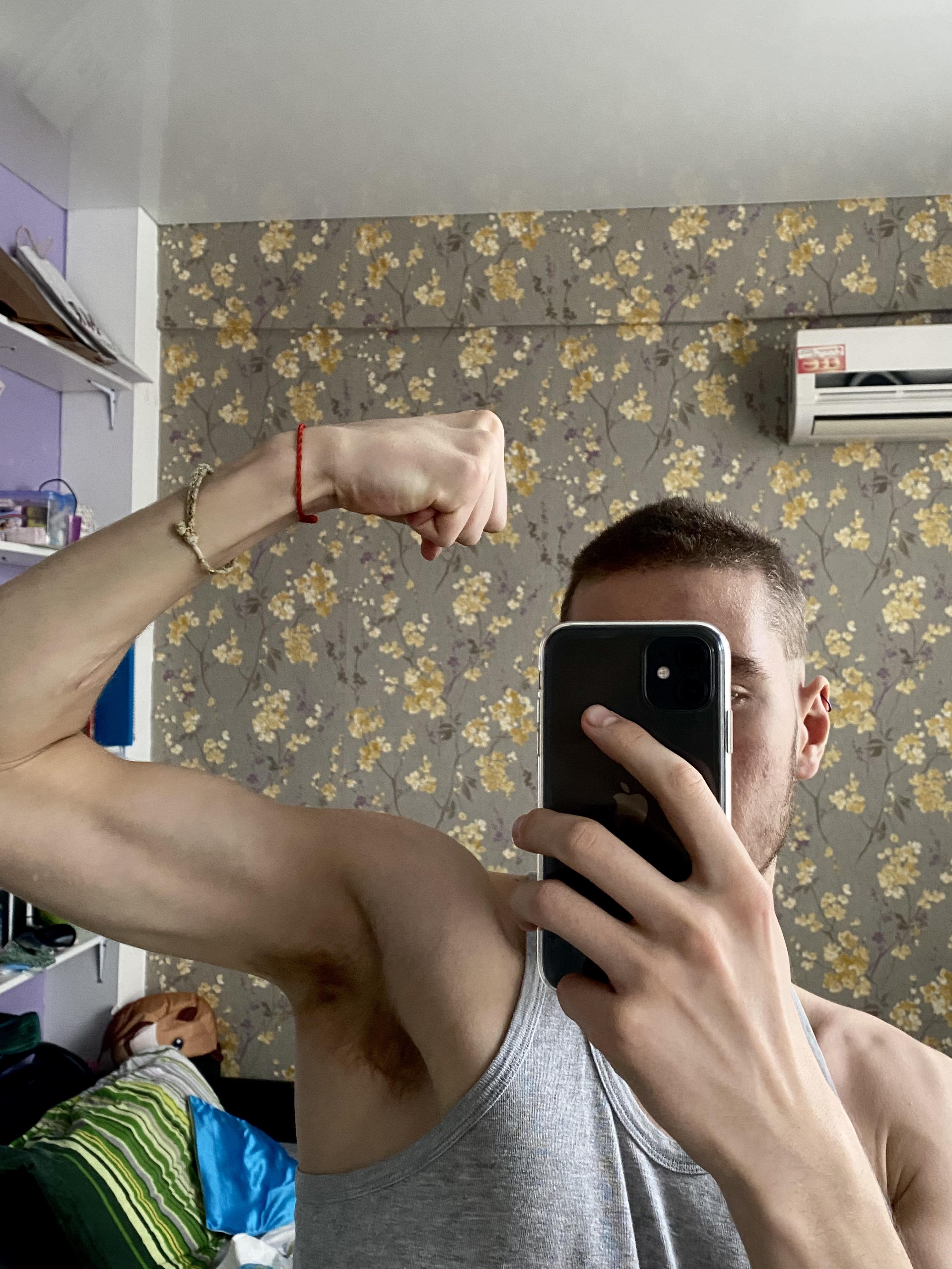 hairy pits | Scrolller