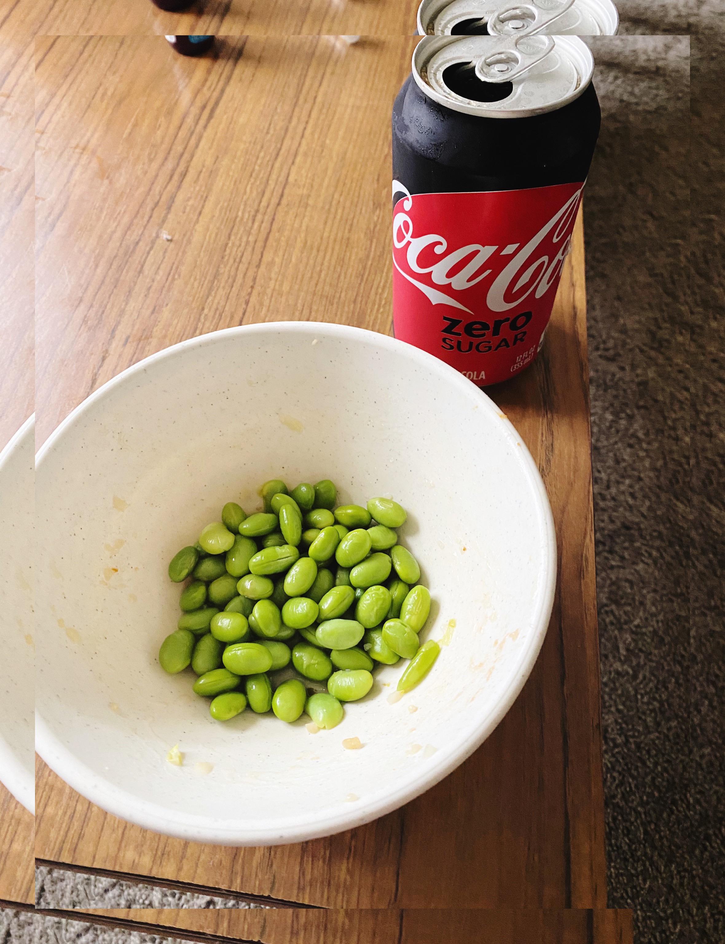 Half a cup of edamame and a Coke zero sugar. *chefs kiss* | Scrolller