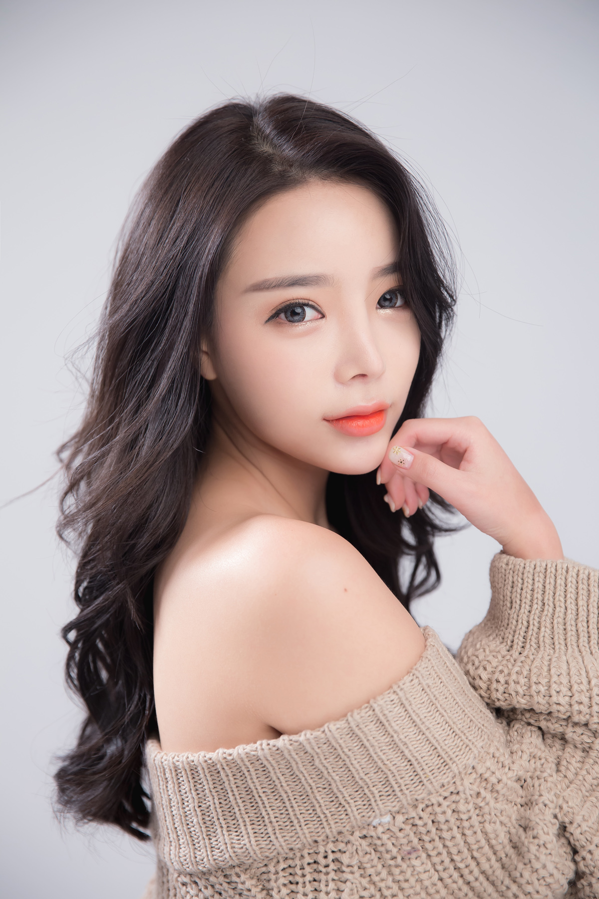 Han Ji Yeon - Profile Photos | Scrolller