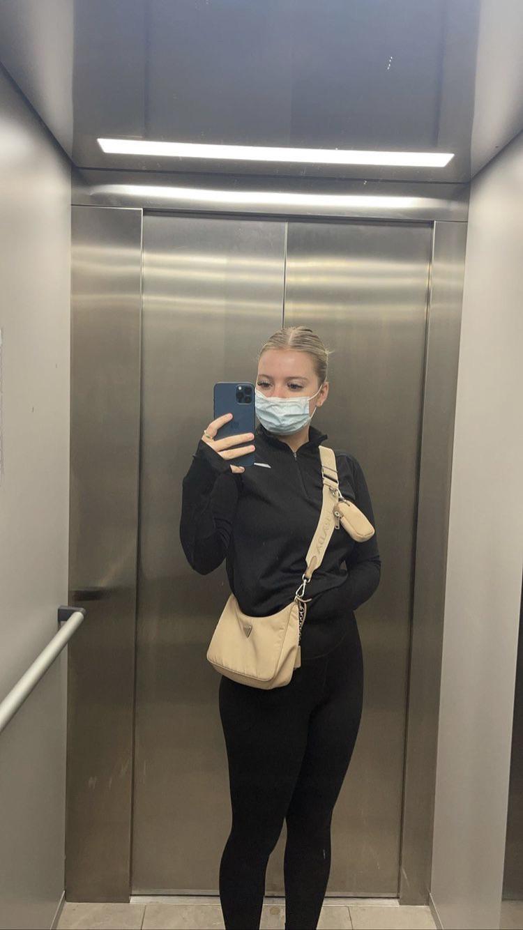 Hand down her pants | Scrolller