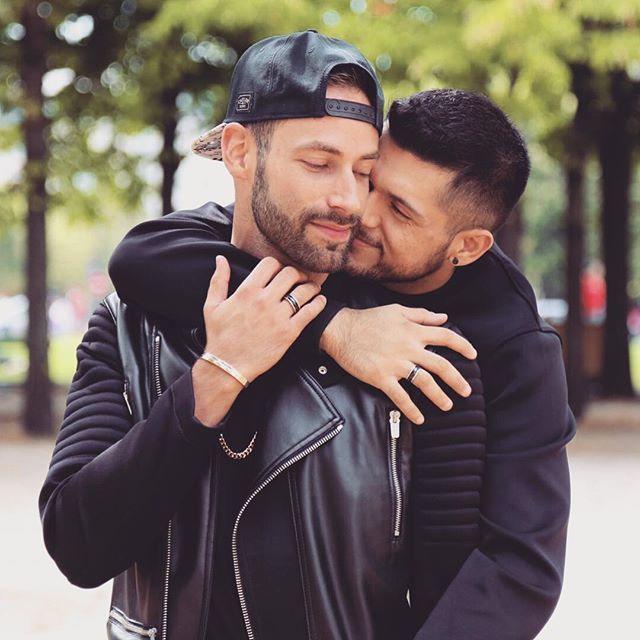 Hanging onto him | Scrolller