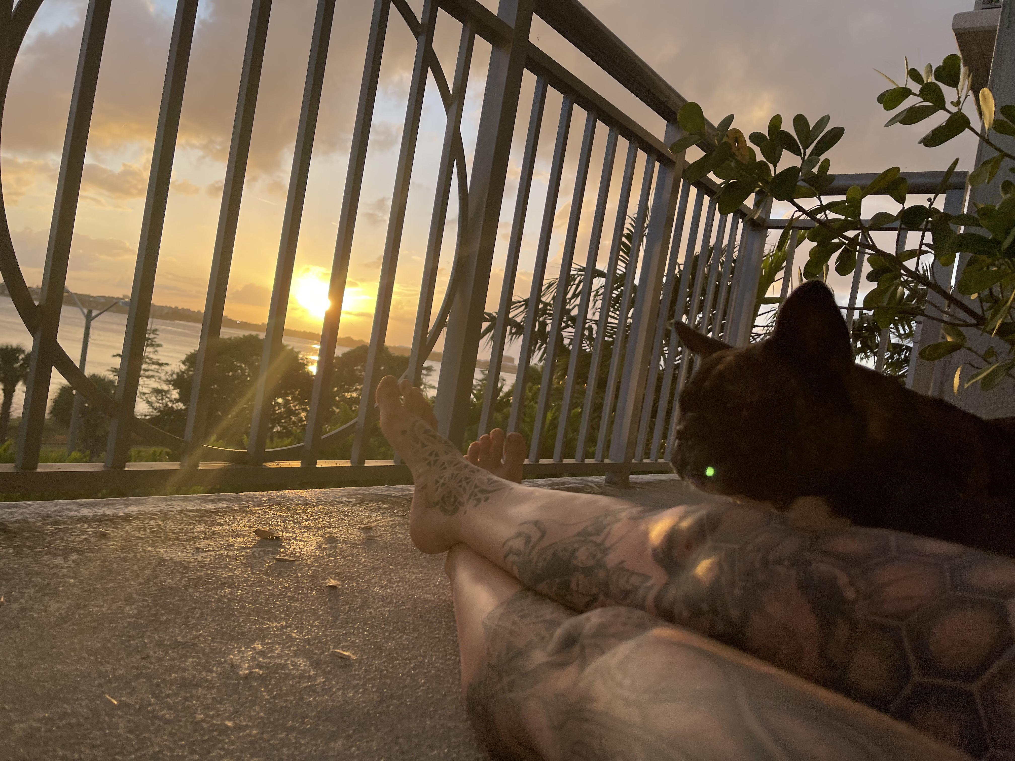 Happy Friday eve | Scrolller