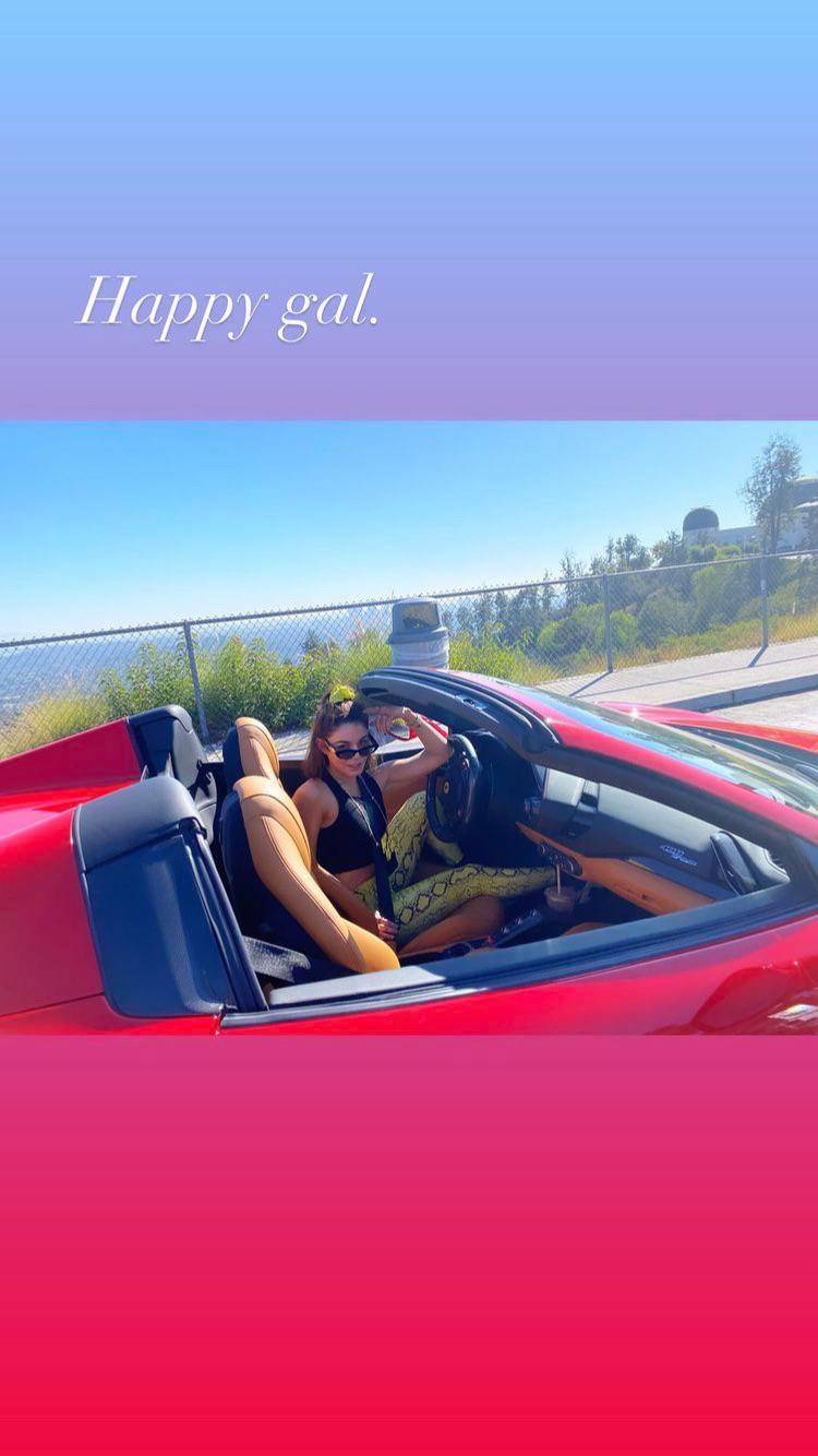 Happy Gal | Scrolller