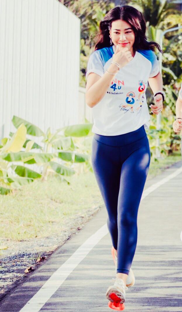 Happy jogging | Scrolller