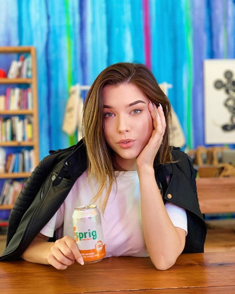 Happy Lauren | Scrolller