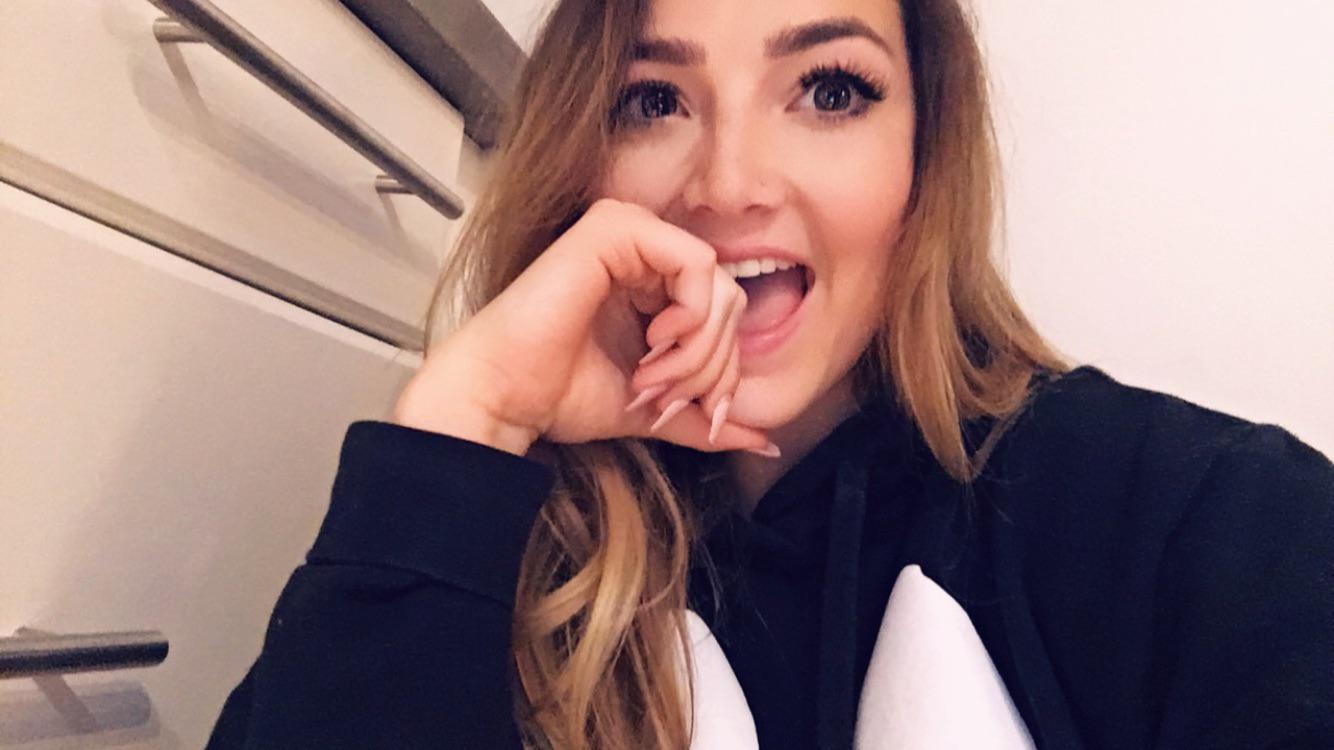 Happy Monday everyone 💛 over 18 | Scrolller