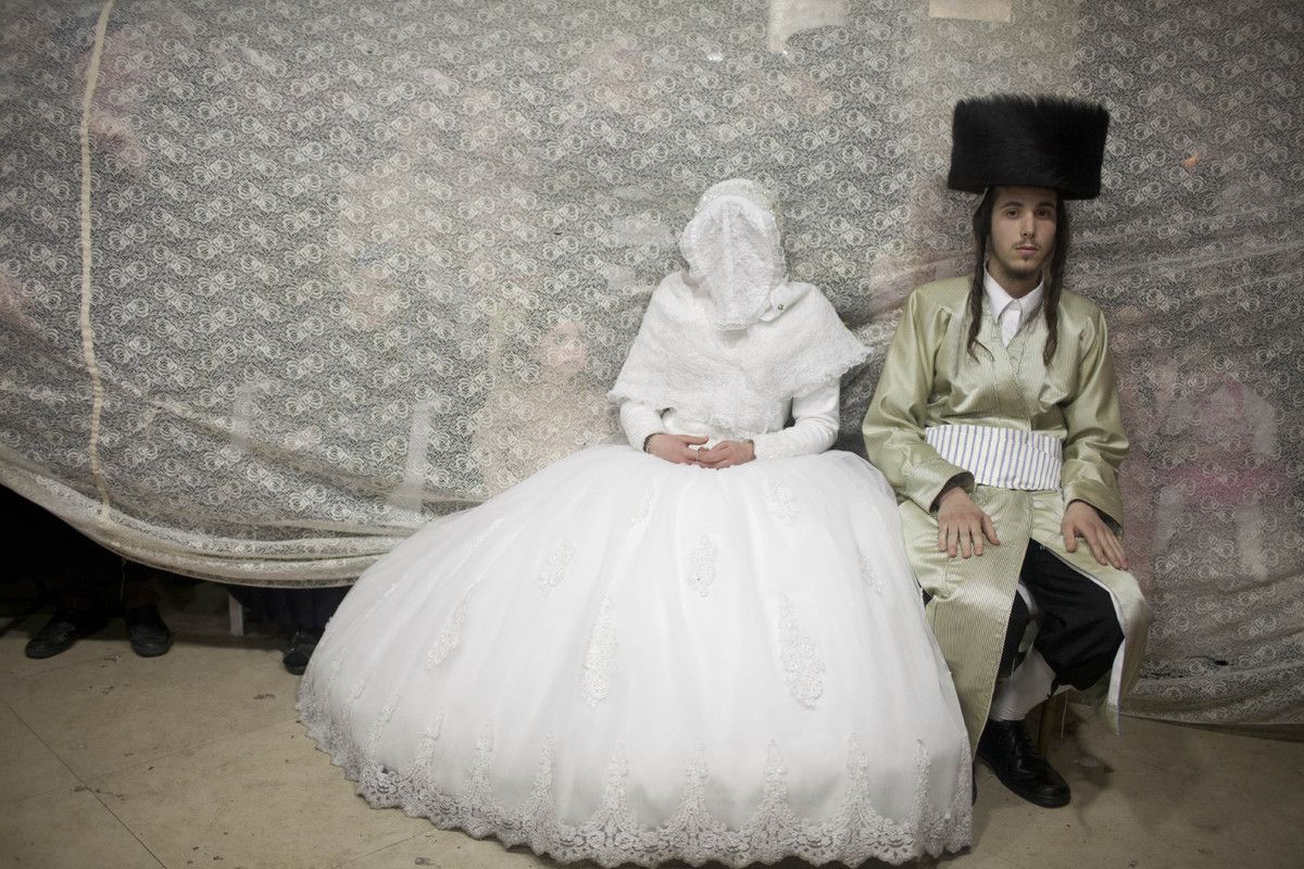 Hasidic Jewish bride and groom | Scrolller