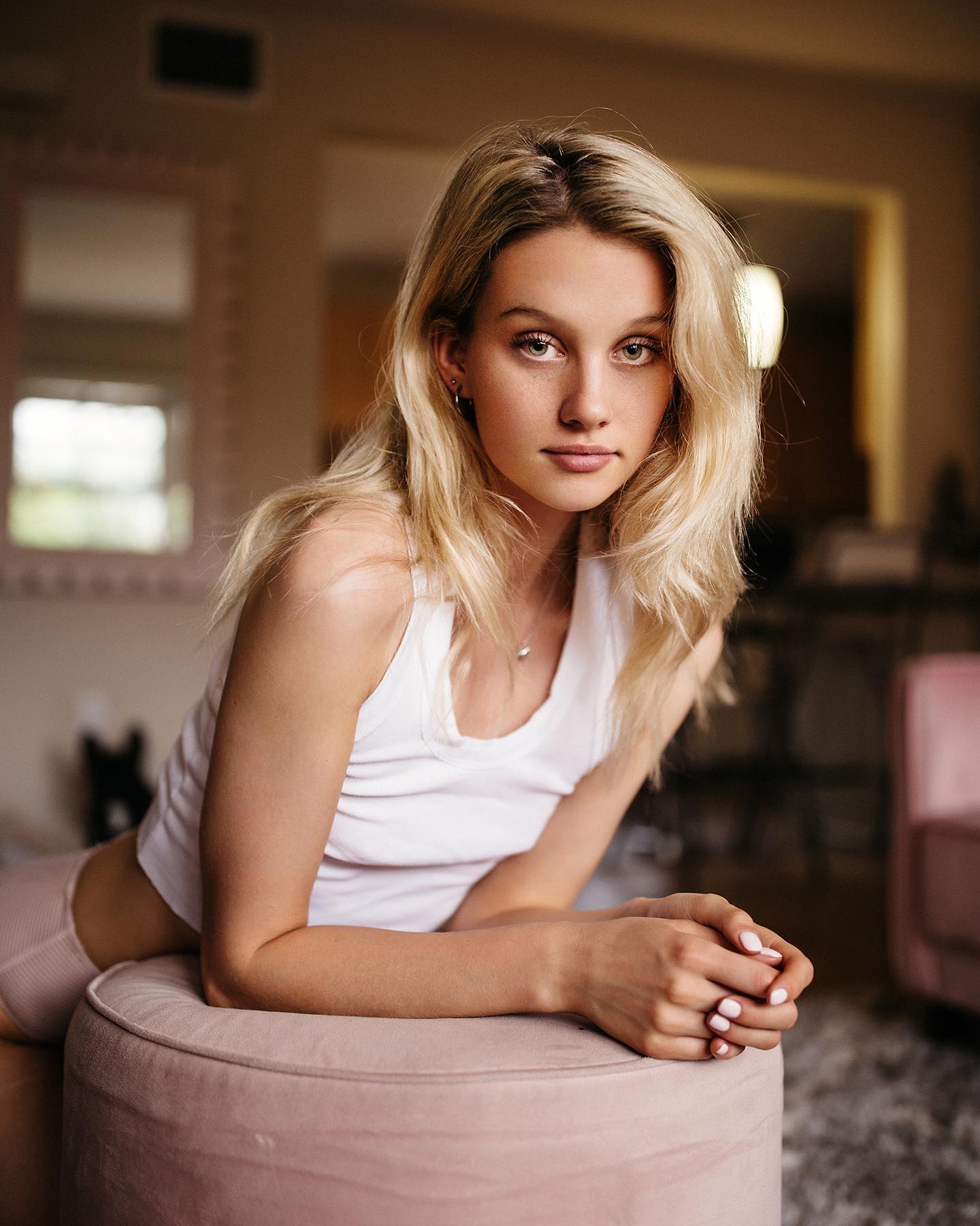 Hazel Graye | Scrolller