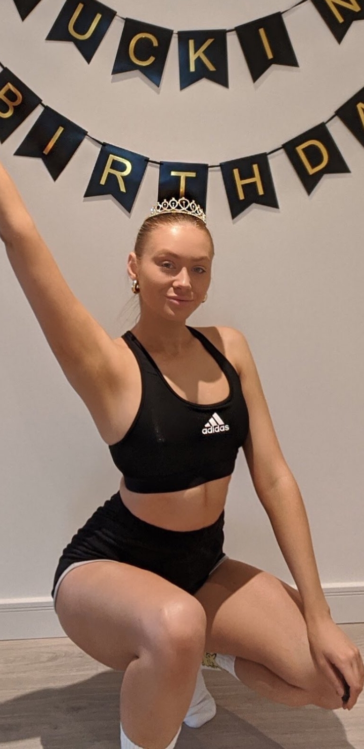 HBD Elz but clean the cum on your bra | Scrolller