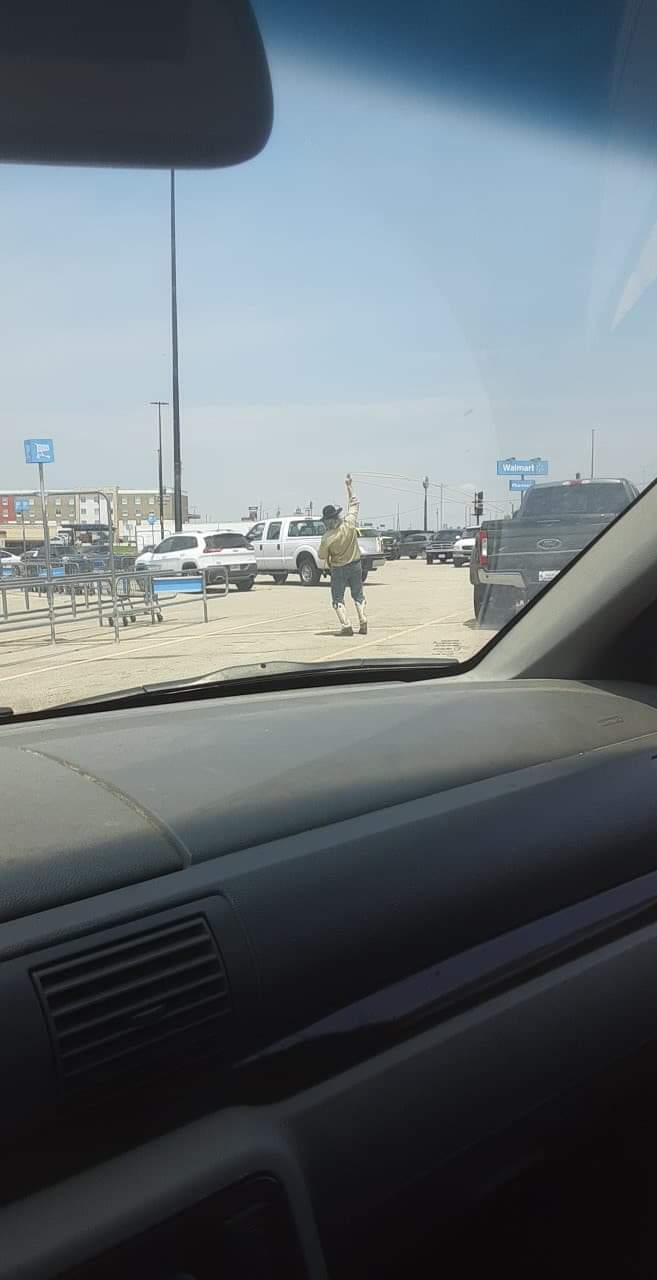 He is capturing the carts | Scrolller