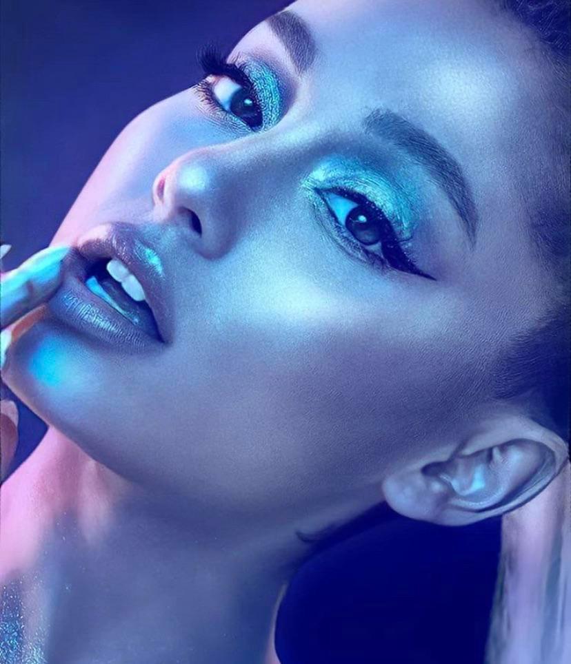 Ariana Grande was made for facials | Scrolller Ariana Grande was made for facials | Scrolller