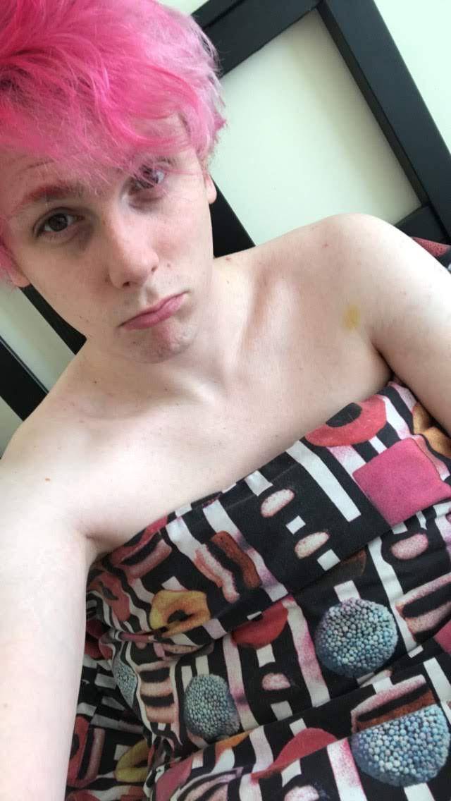 Hella pouting ooo | Scrolller