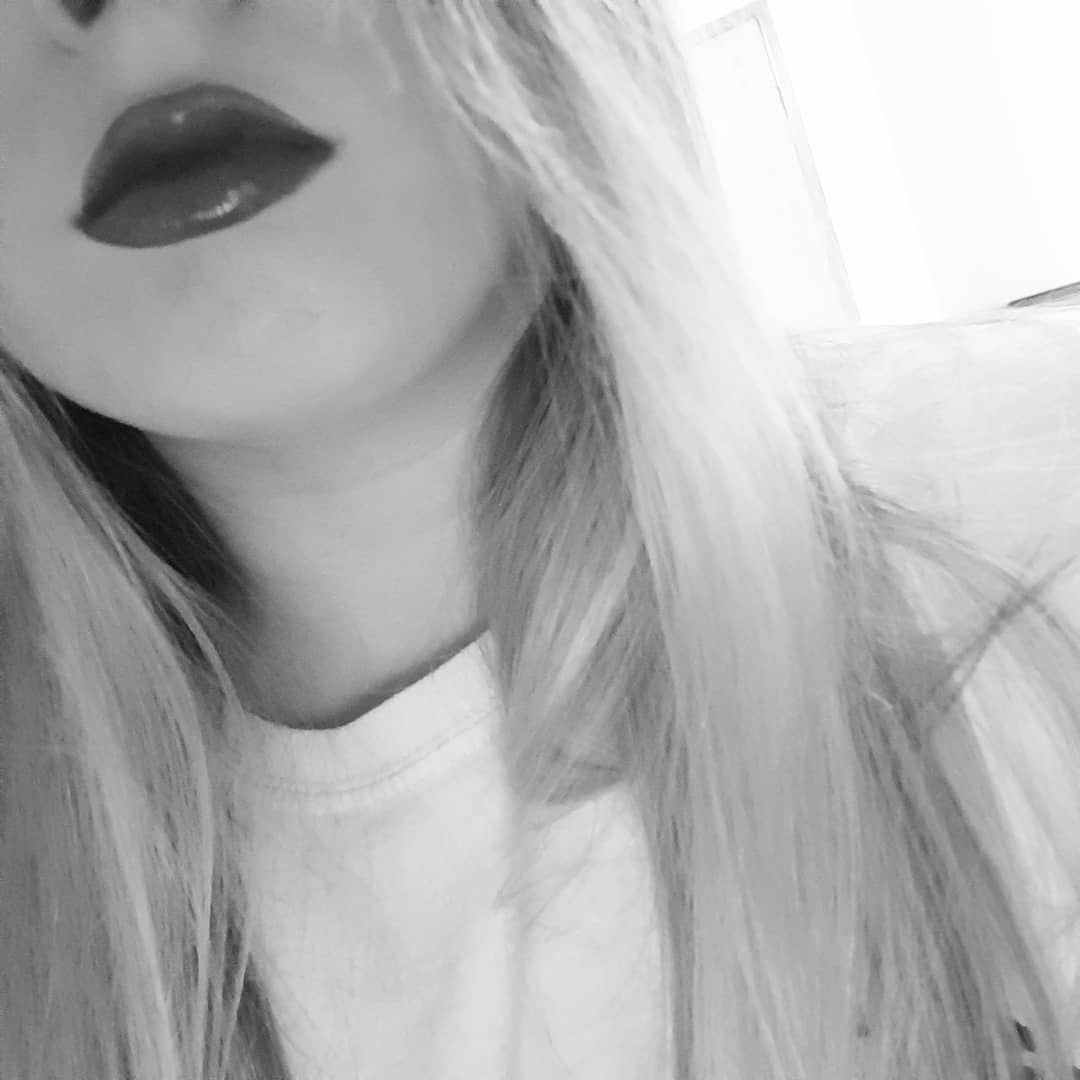 Hello :) | Scrolller