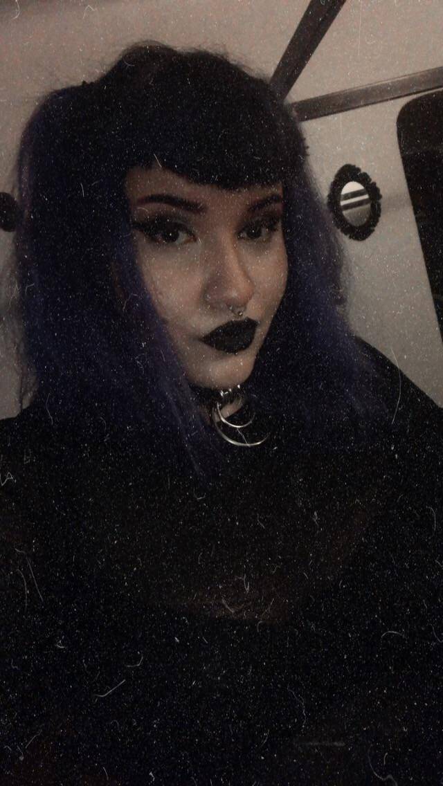 Hello everyone 🖤😘⚰️ | Scrolller