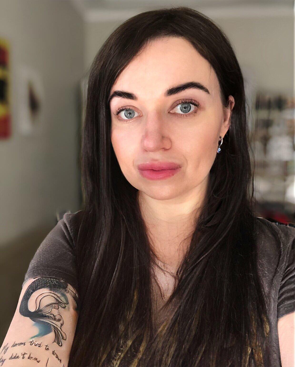 Hello 😌( F31) | Scrolller