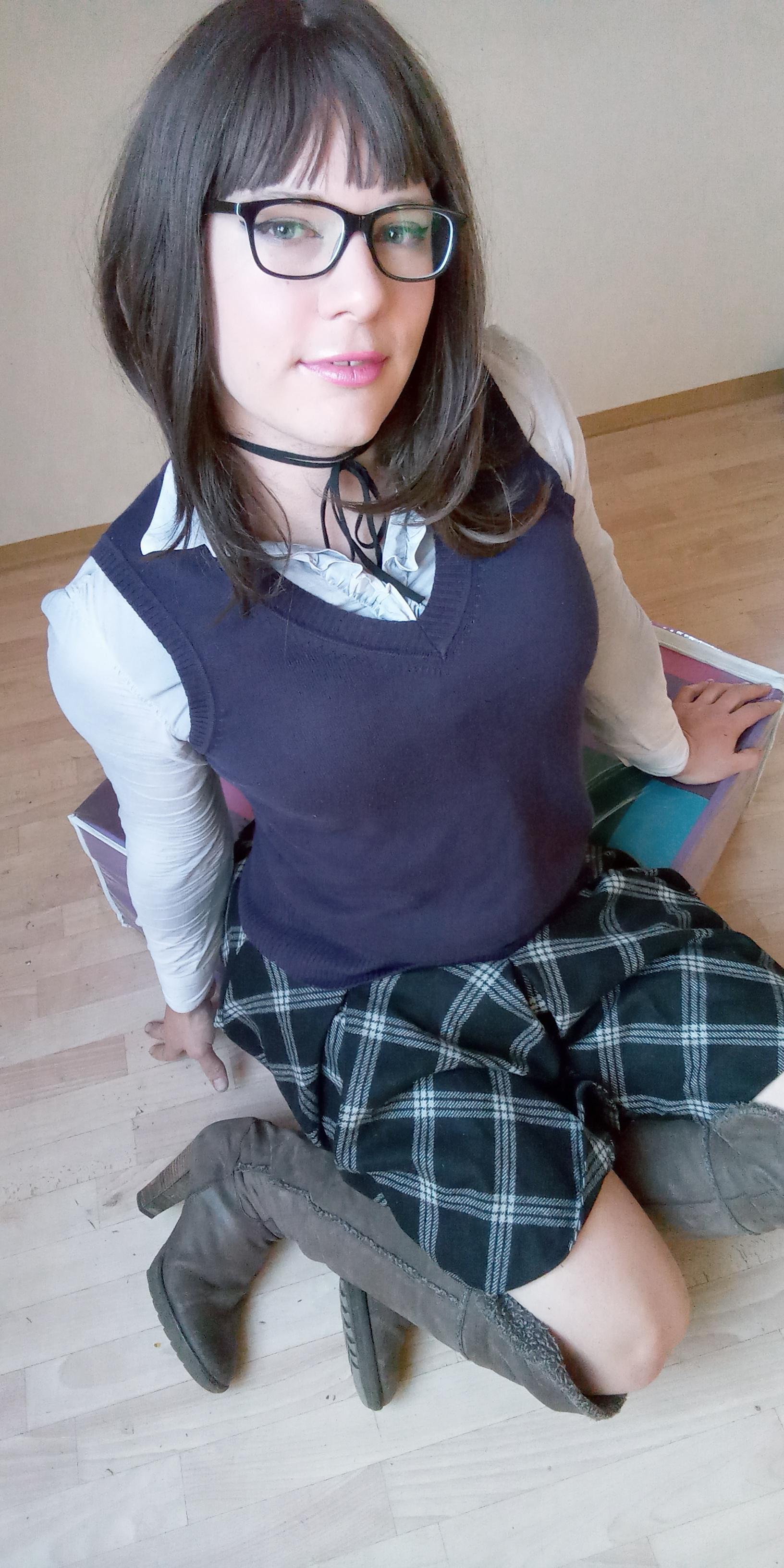 Hello, first time posting here. Hope you like nerdy schoolgirls :3 | Scrolller
