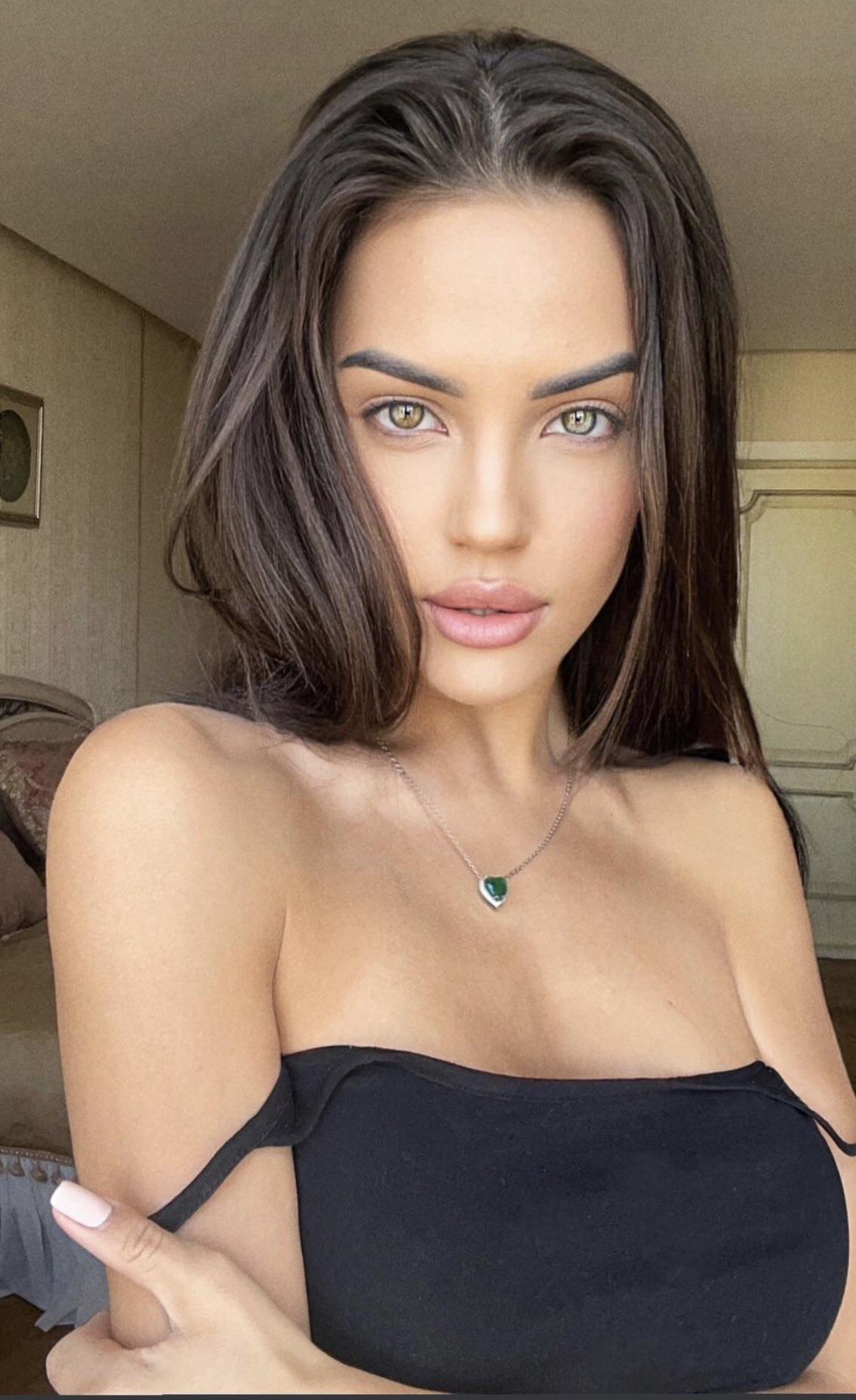 Hello Monday! | Scrolller