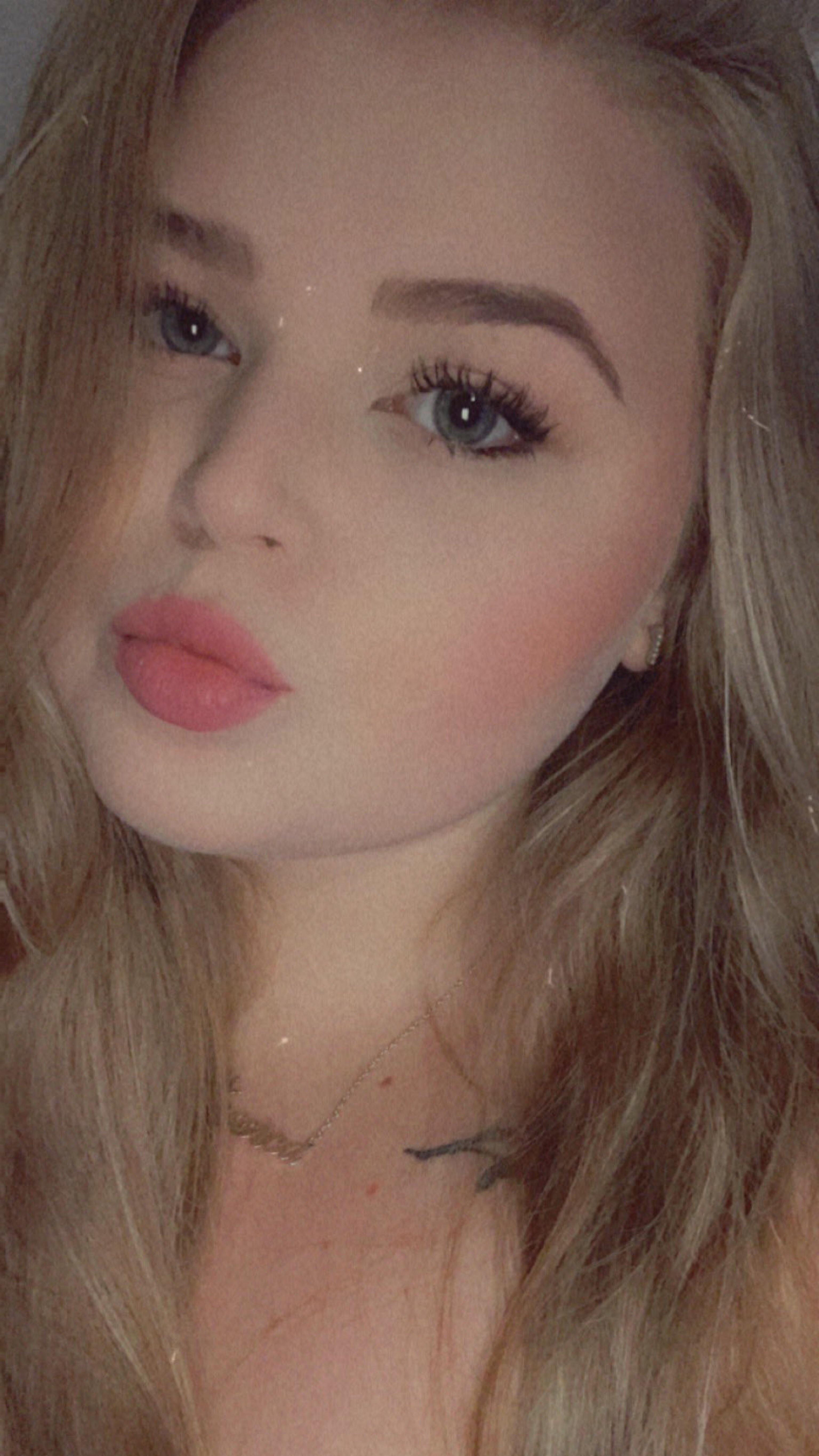 Hello 🦄 (over 18) | Scrolller