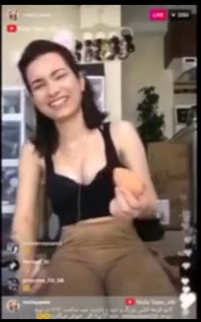 Help me identify who this farting instagram model os | Scrolller