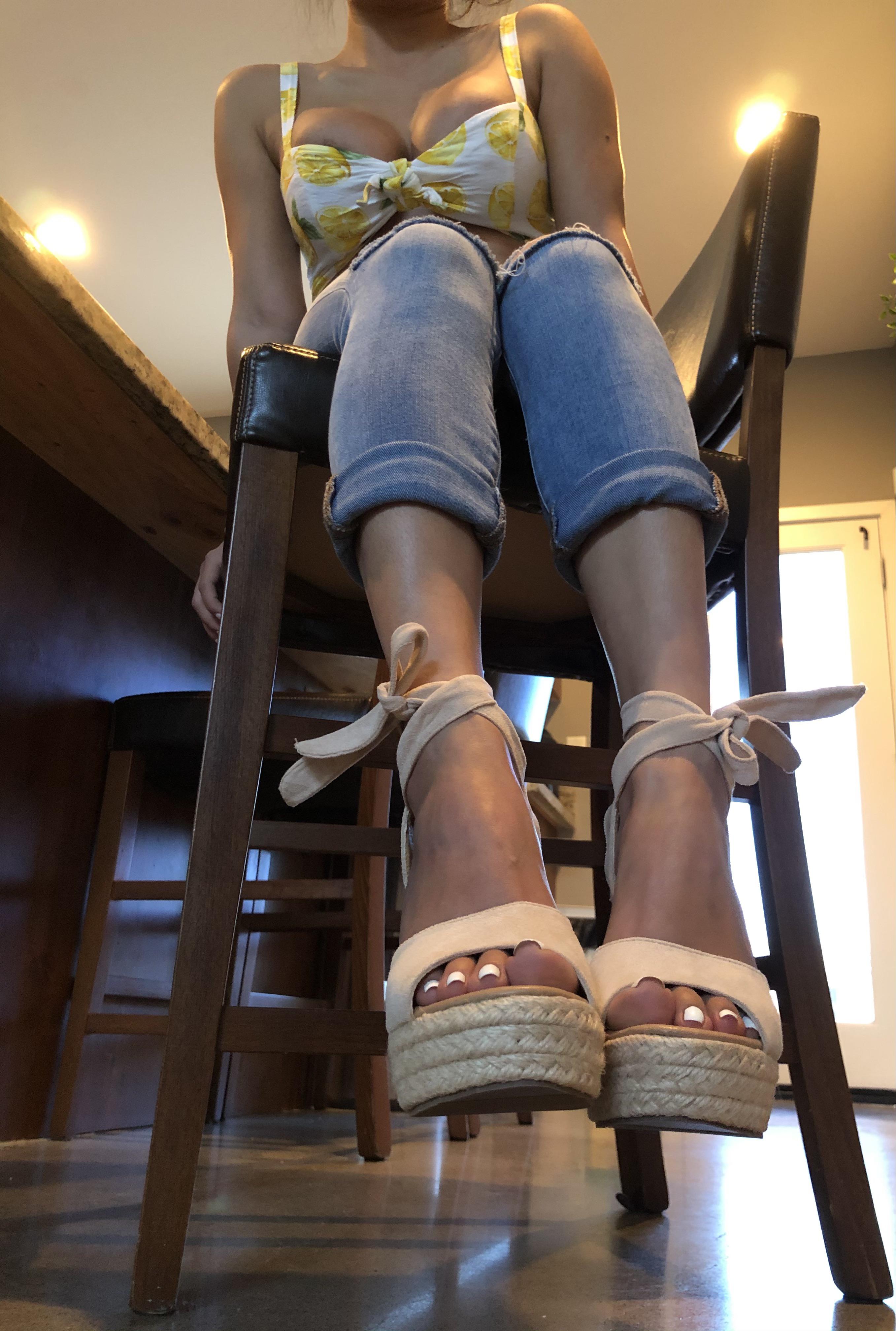 Help me take off my shoes? | Scrolller