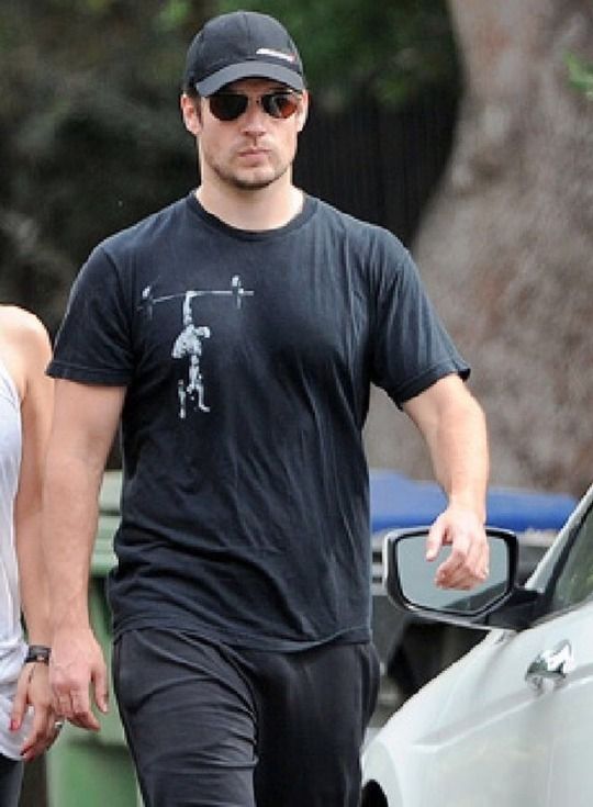 Henry Cavill | Scrolller