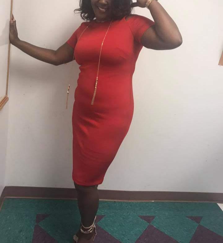 Her curves and smile are my weakness | Scrolller