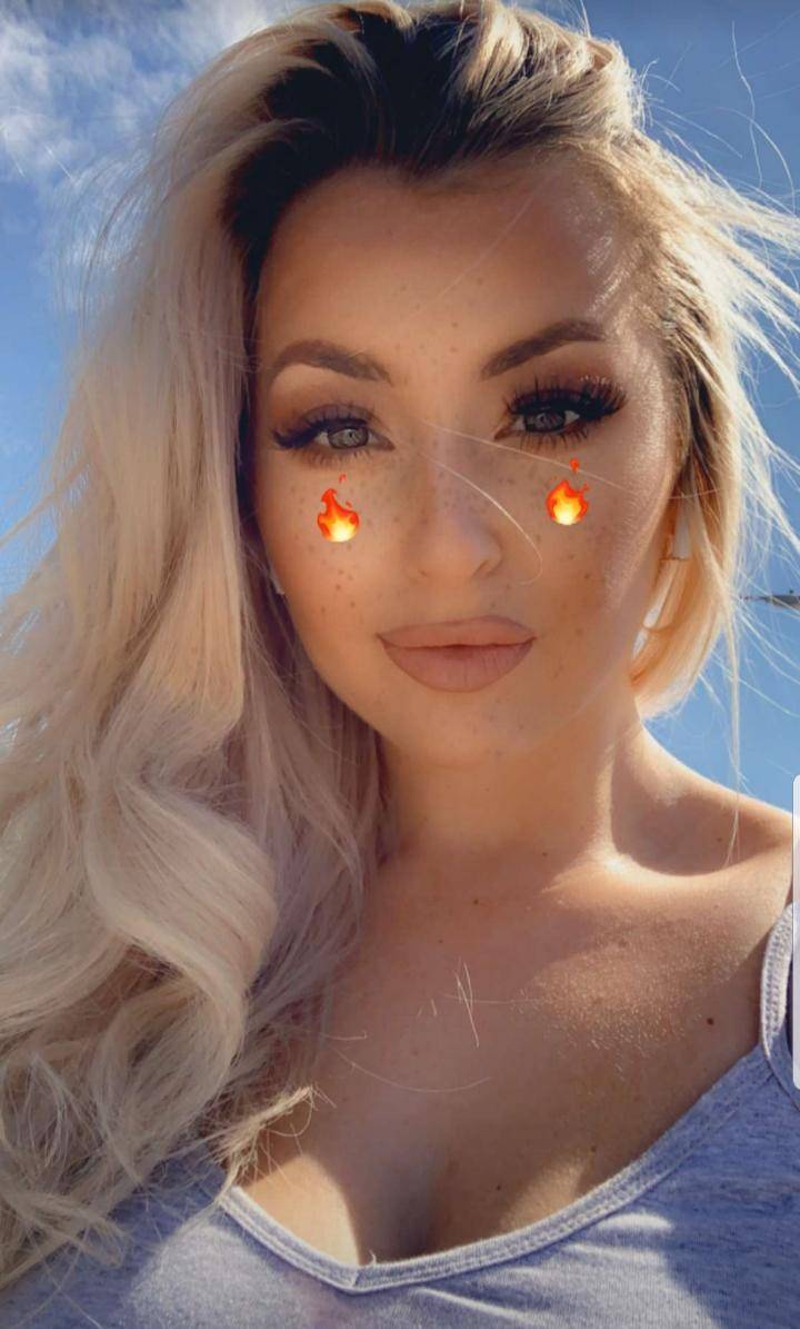 Her face is pretty and her body insane!! | Scrolller