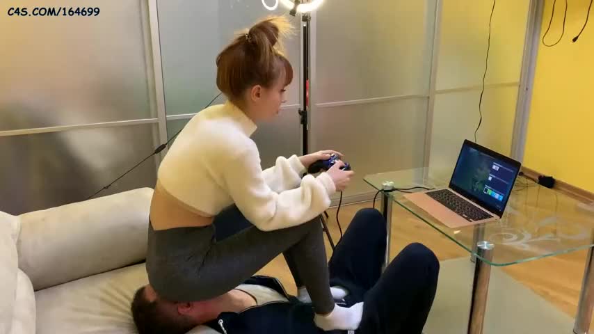 Her favourite place to sit while gaming | Scrolller