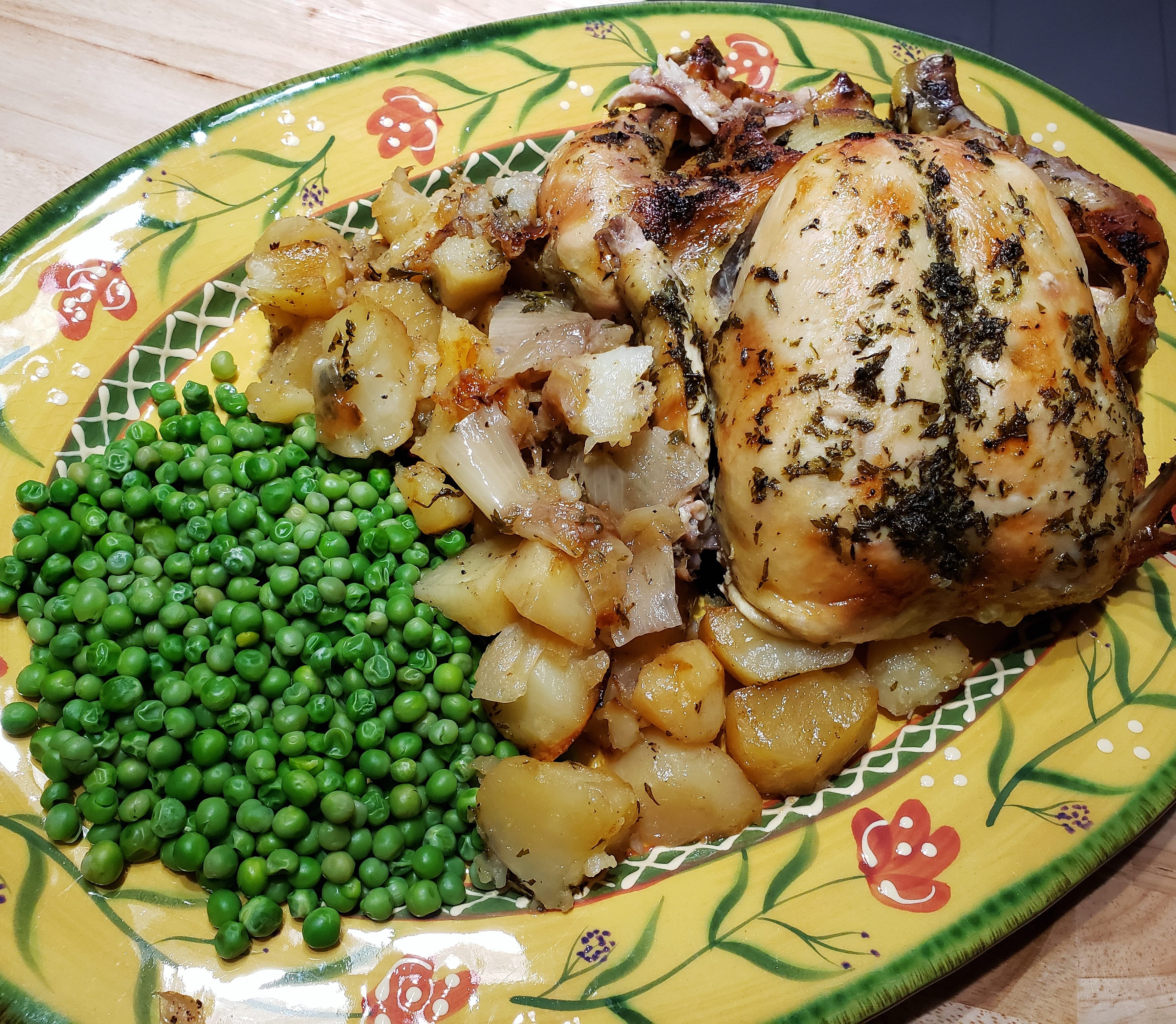 Herb and garlic roasted chicken with potatoes and peas | Scrolller