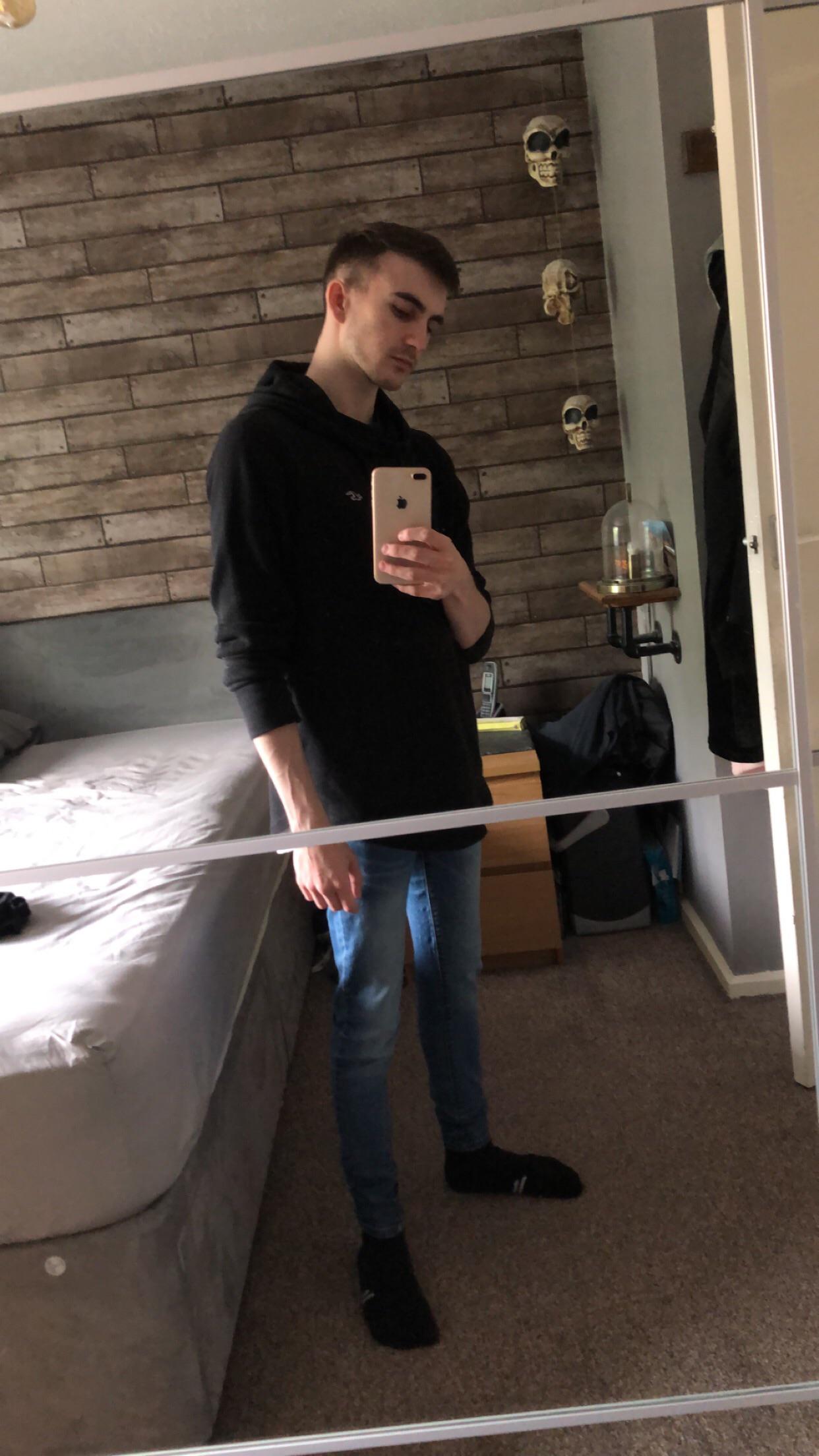 Hey 😁 [19M] | Scrolller