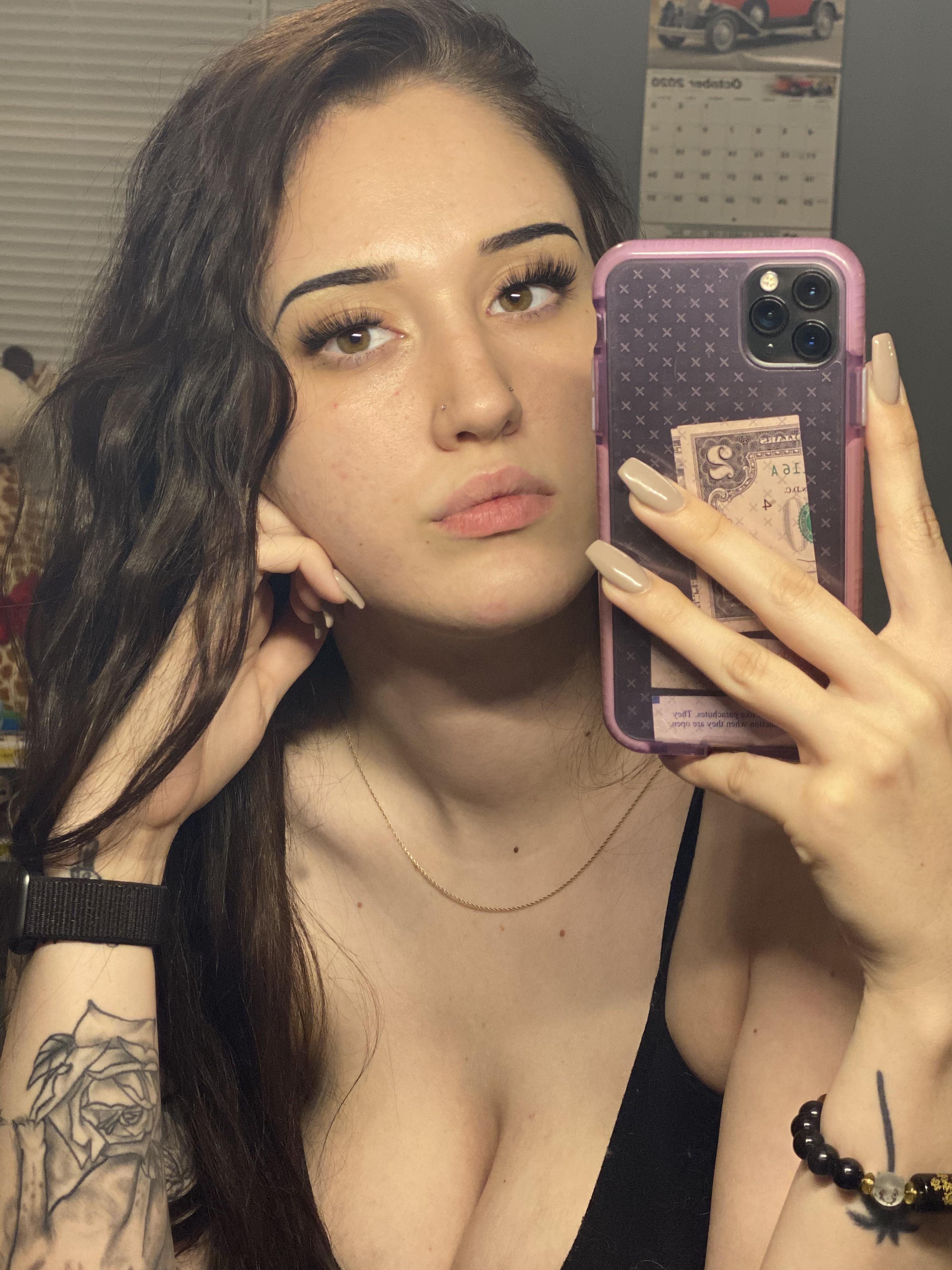 🥰 hey | Scrolller