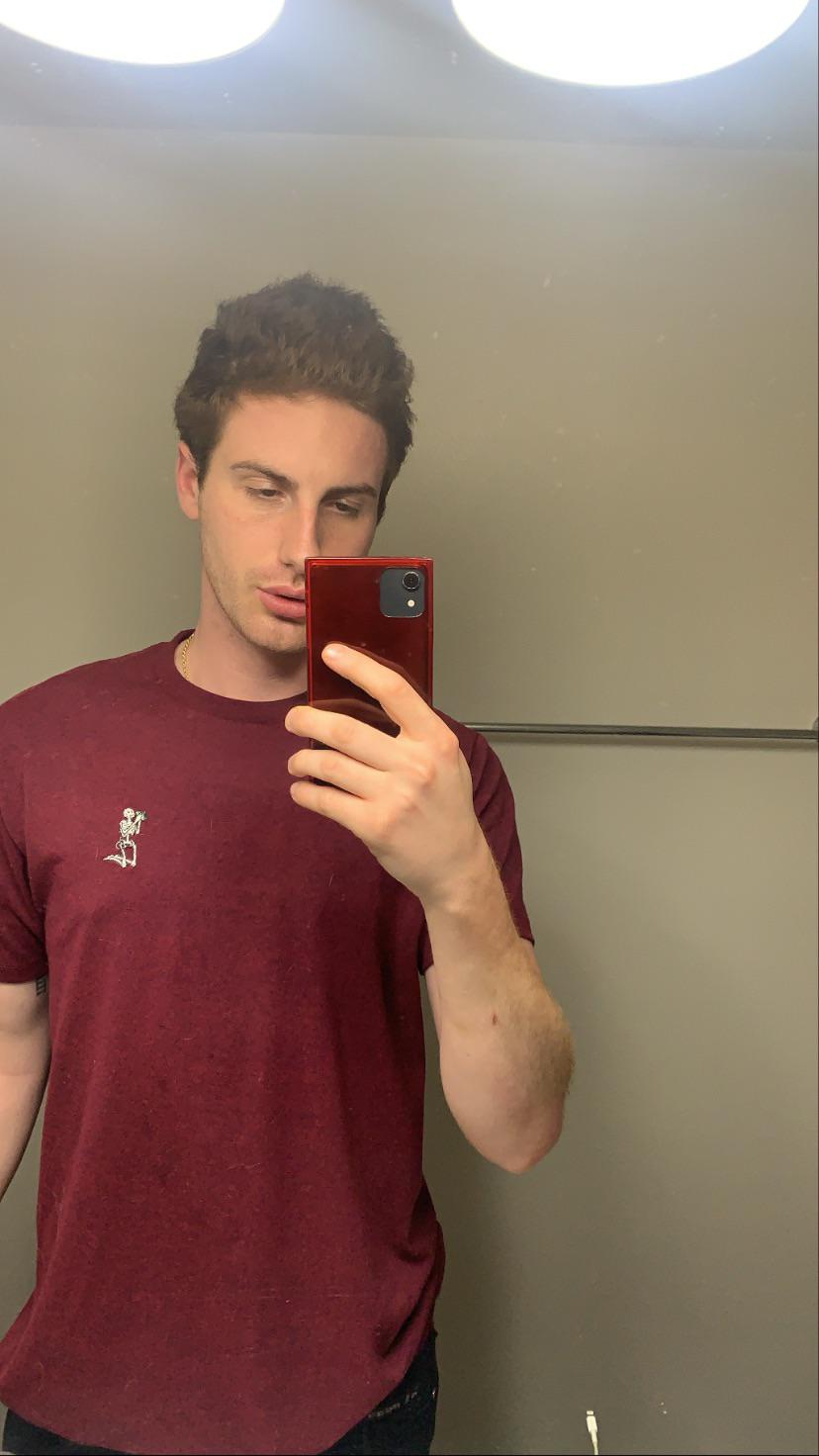 Hey bros 👋🏻 | Scrolller