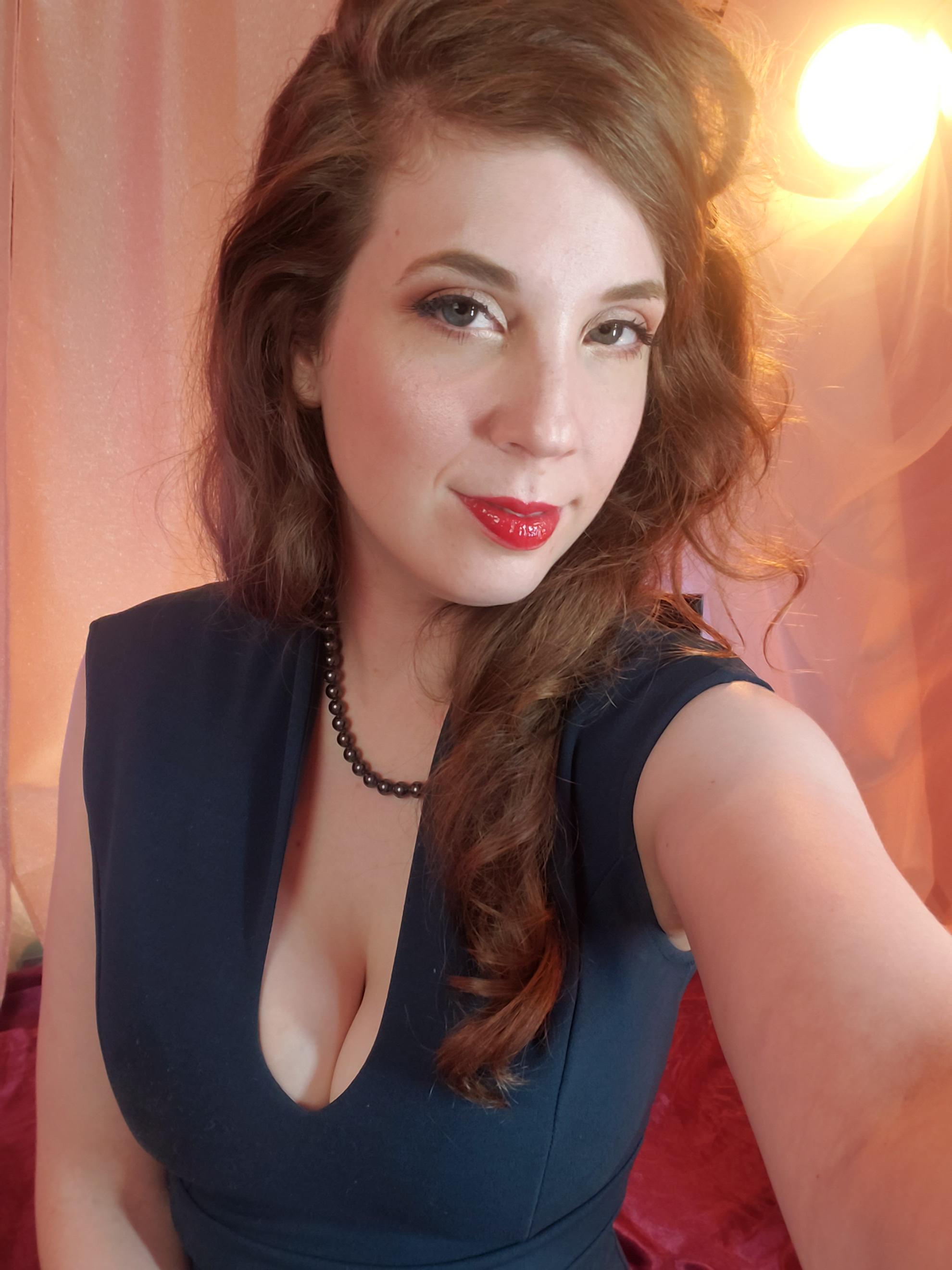 Hey cuties! Live on Chaturbate at 10am PST! Tealchromatic #stockings | Scrolller