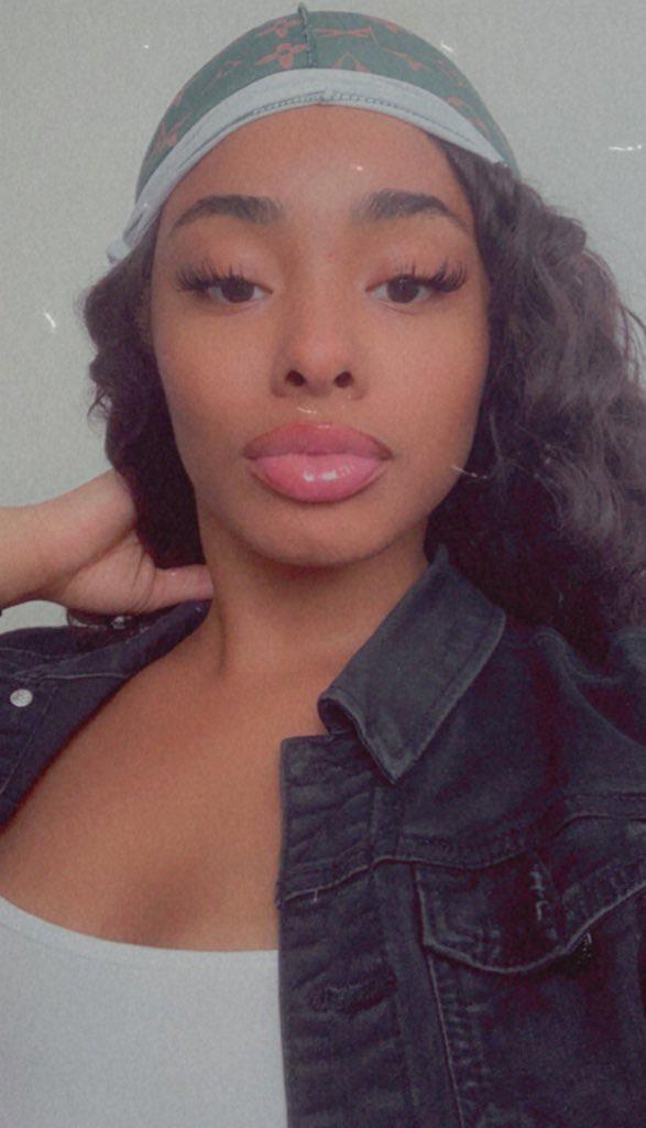 Hi babe. | Scrolller