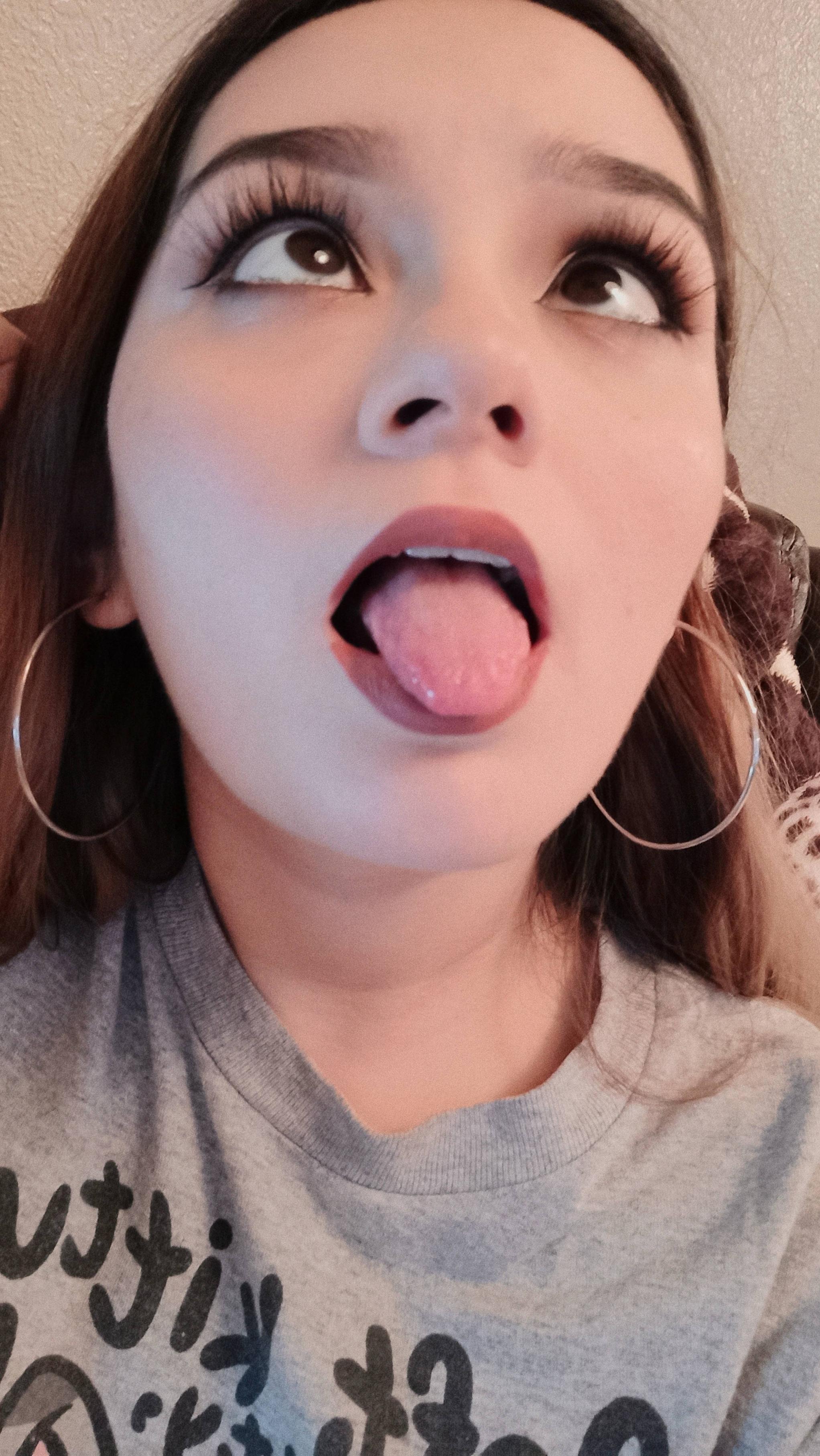 Hi Daddy 👅 | Scrolller