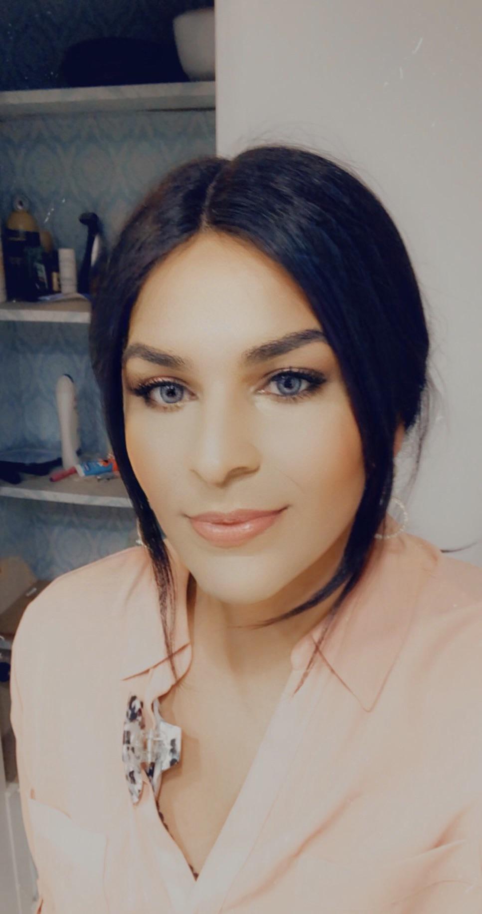 Hi friends!!! | Scrolller