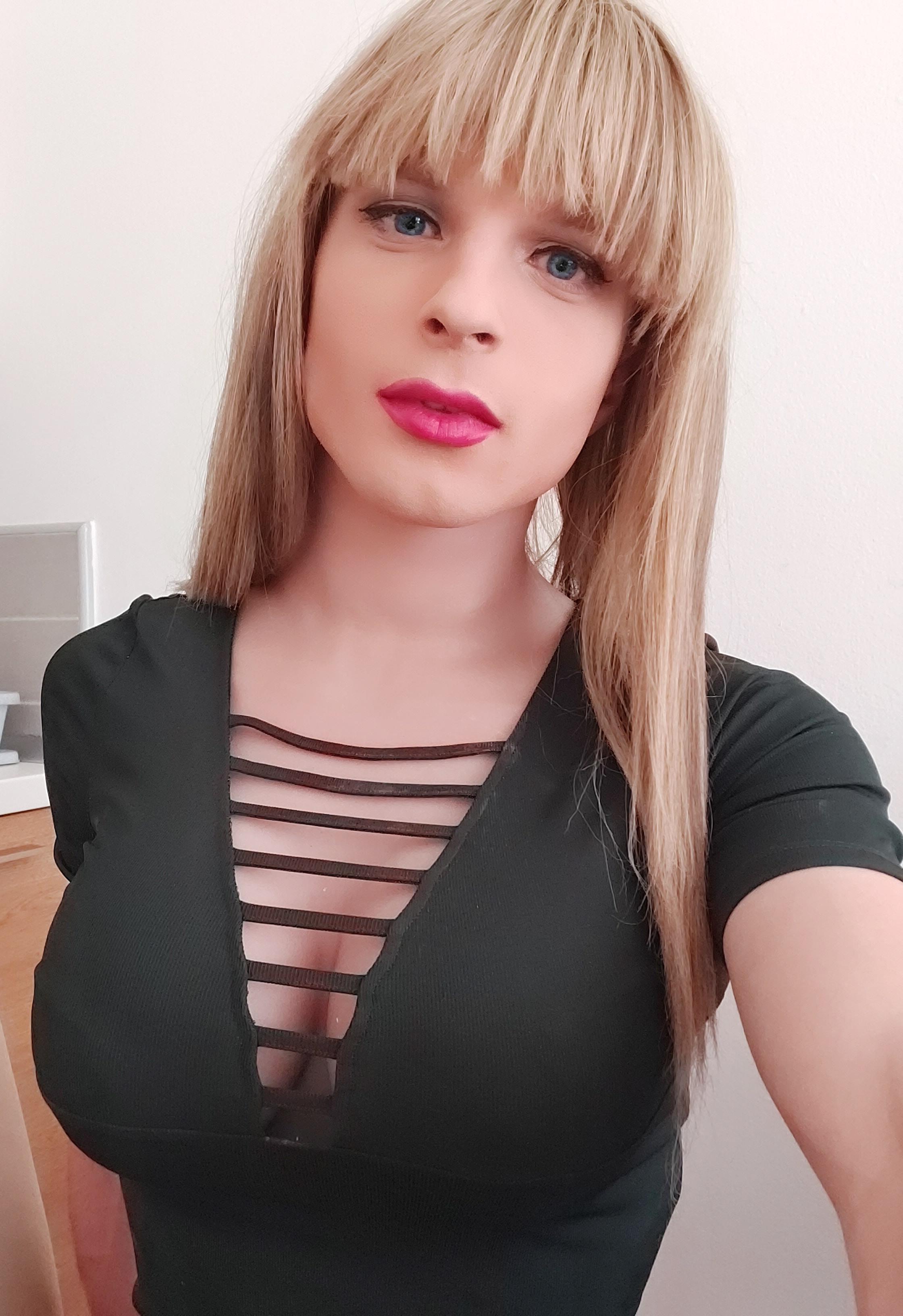 hi there :) | Scrolller