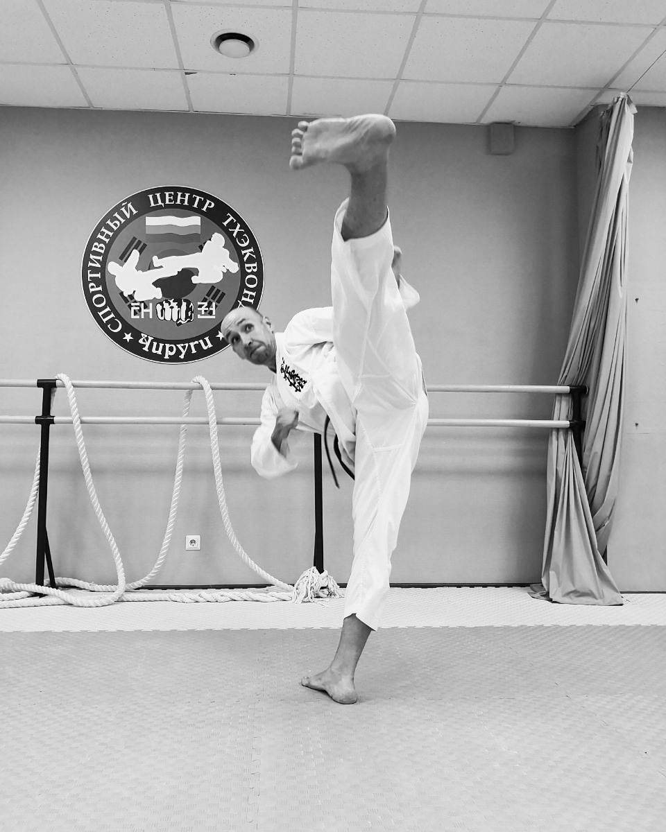 High kick karate | Scrolller