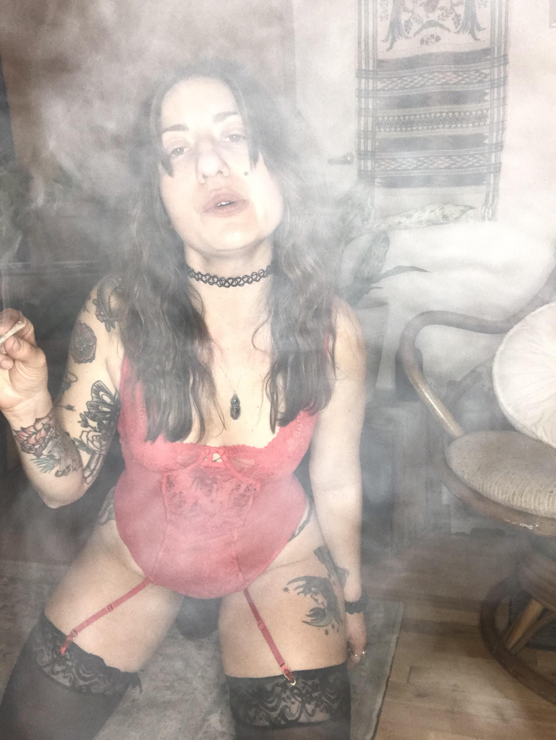 Hip cleavage? 😜💋 | Scrolller