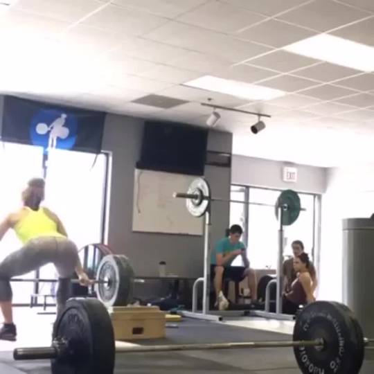 HMC while I lift this barbell | Scrolller