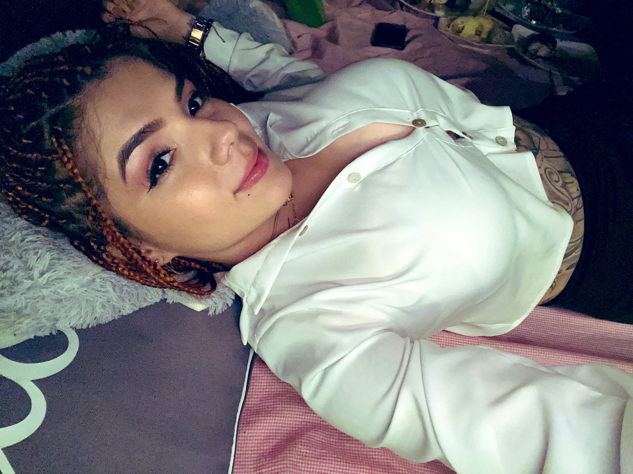 Hola me llamo Alicia soy nueva en reditt que os parezco? 😊😊 | Scrolller